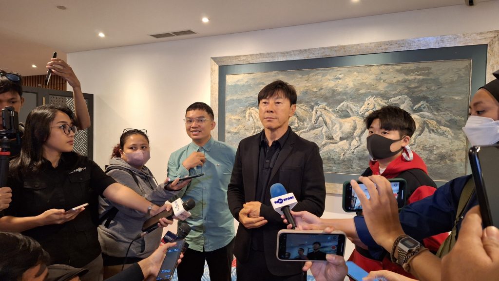 Shin Tae-yong Santuy Meski Perpanjangan Kontrak Belum Jelas Shin Tae-yong Santuy Meski Perpanjangan Kontrak Belum Jelas
